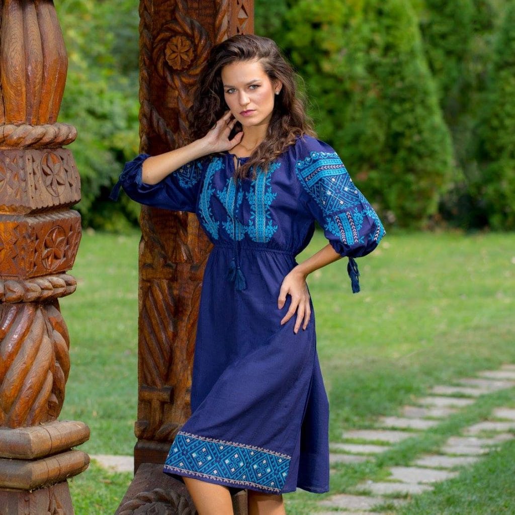 ROCHIE CU MOTIVE TRADITIONALE -CARINA -127 RON • IePeMarie.ro